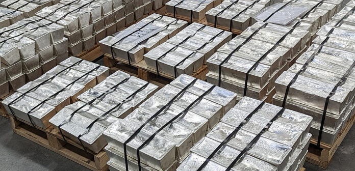 Divided Fed Weighs on Gold as EV Demand Supports Silver
